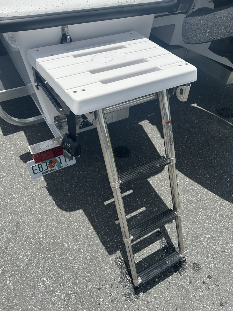 SaltRiver 23 – Young Boats, Inc.